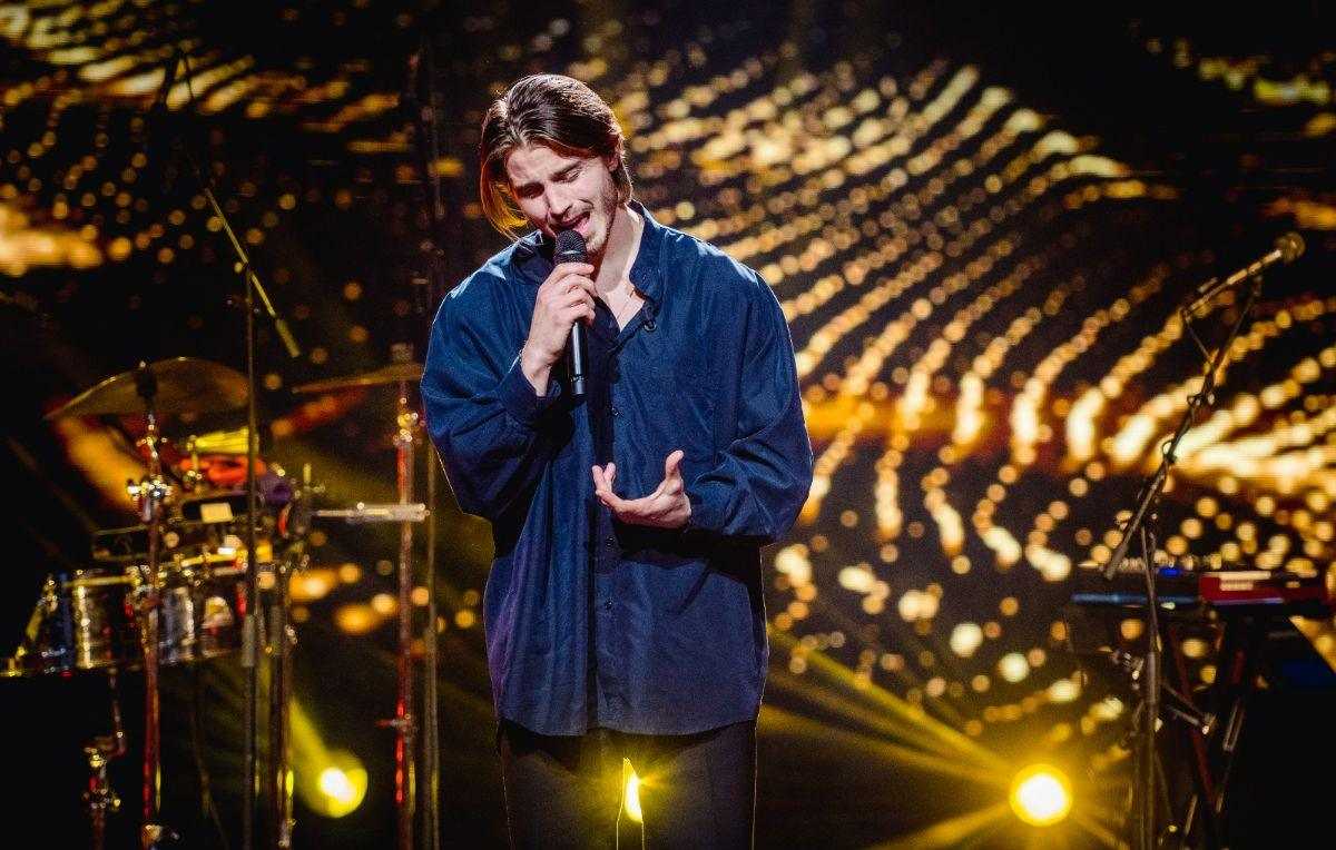 Maksim Stojanac laat tranen de vrije loop in bus: dit is er aan de hand | Redactie24